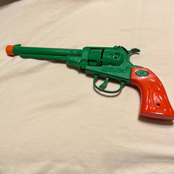 Toys | Disney World Frontier Land Toy Gun Circle H Revolver Red Green ...